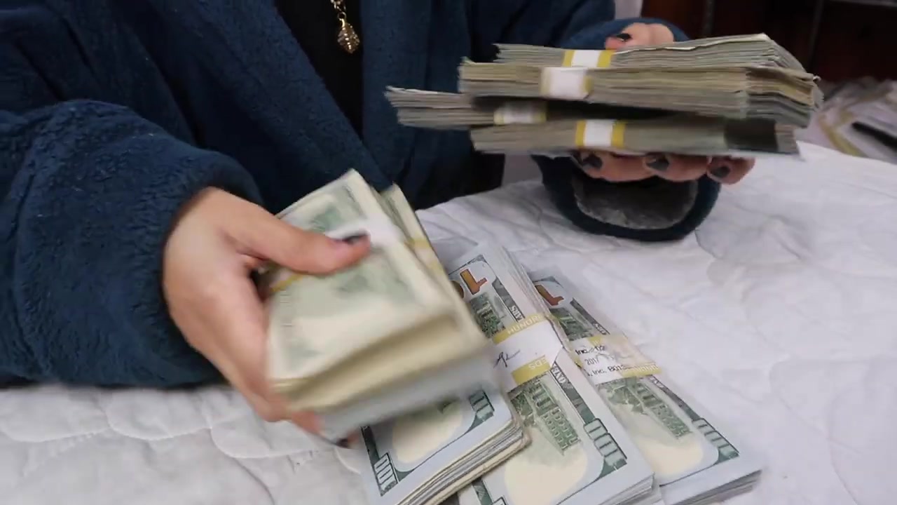 Asmr Money Sexy Girl Counting 100k Dollars In Cash Money No Talking