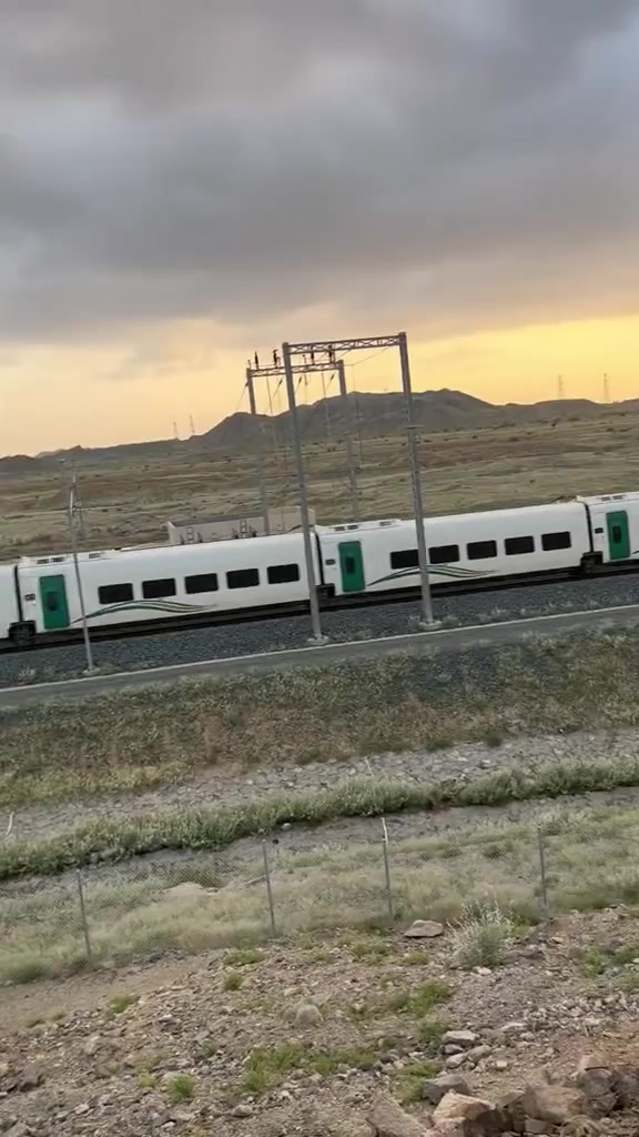 THIS IS THE LUXURY HIGH SPEED BULLET TRAIN OF SAUDI ARABIA! BUSINESS ...