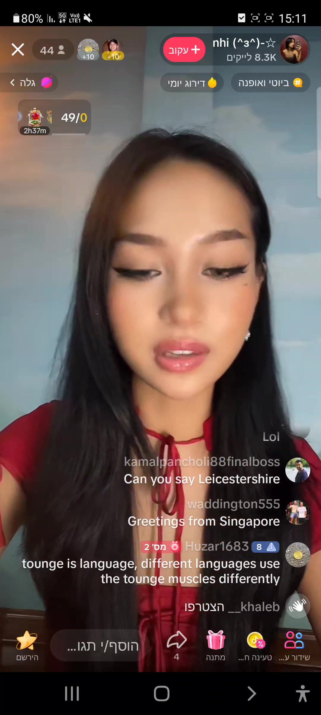 Gorgeous brunette - Febspot